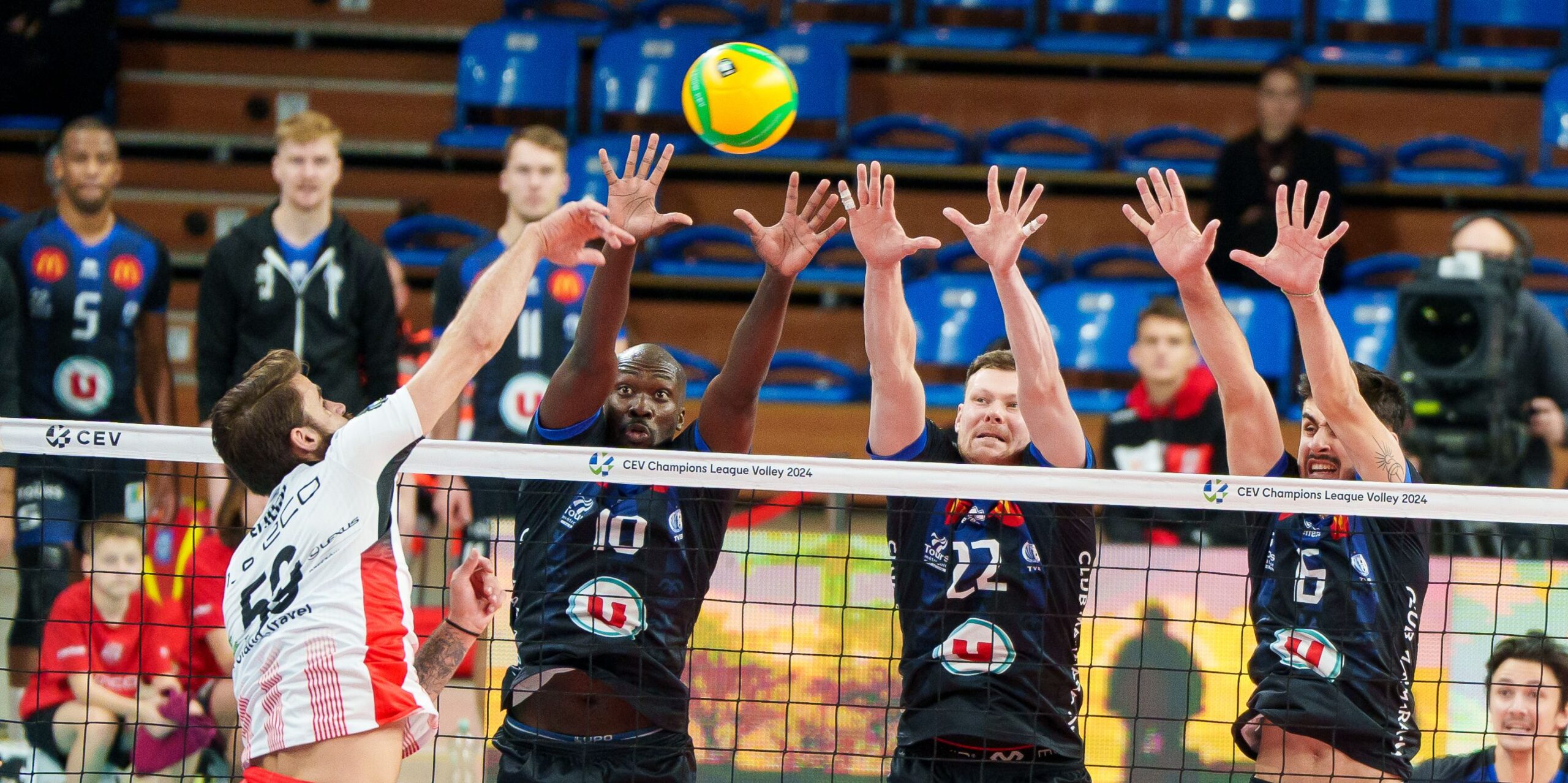 W meczu Ligi Mistrzów CEV Asseco Resovia musiała uznać wyższość drużyny Tours VB – Asseco ...